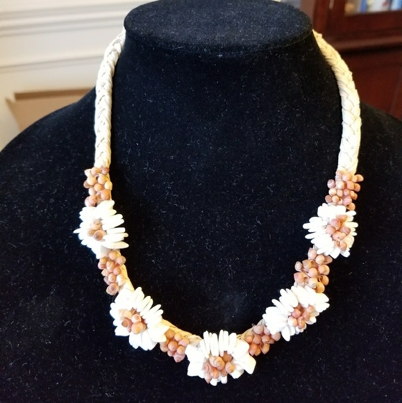 Jewelry | Hawaiian Shell Necklace In Hawaii | Poshmark